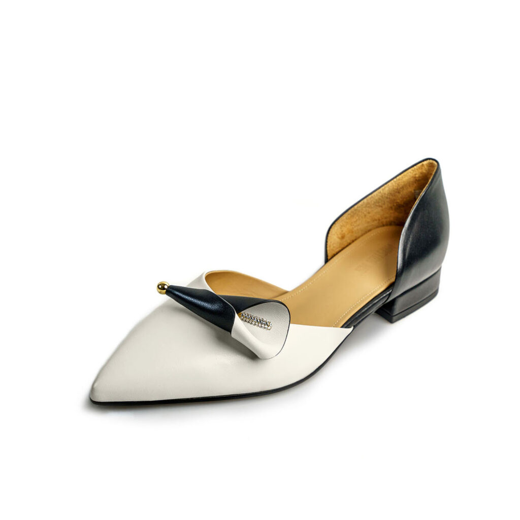Anthea - Calla Lily Flat Shoe In Off White and Black - Mastra Ma'